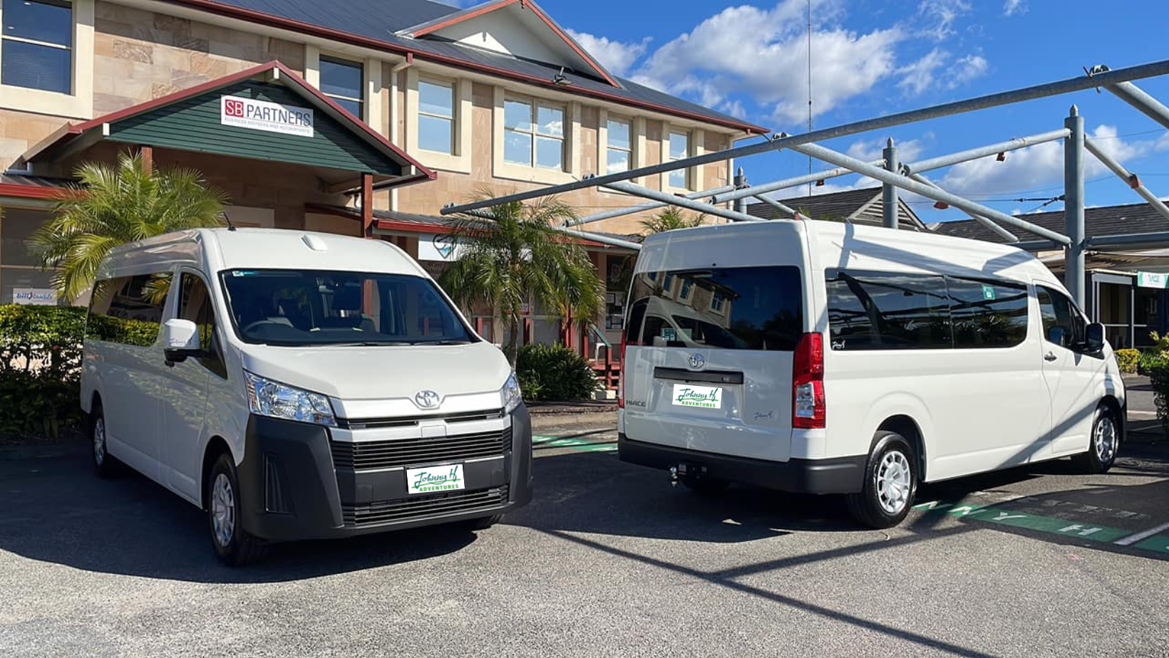 Gold Coast Shuttle Bus Service - Johnny H Adventures